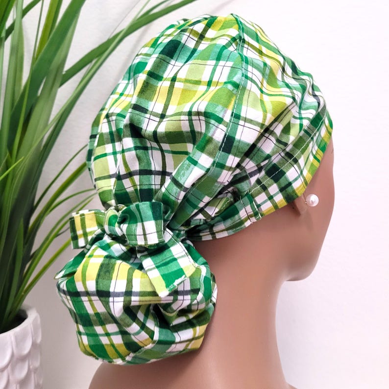 St Patrick's Day Ponytail Satin Lined Scrub Cap: Surgical/doctor/nurse ...