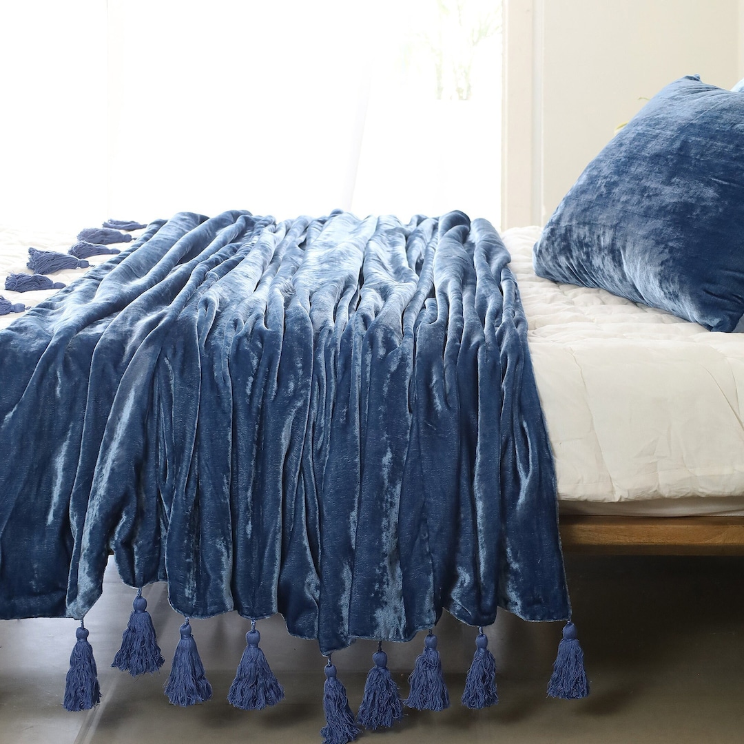 Sky Blue Velvet Bedspread Velvet Throw Blanket With Handmade Knotted ...