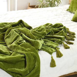 Grass Green Velvet Throw Blanket: Boho Sofa Bedspread With Knotted ...