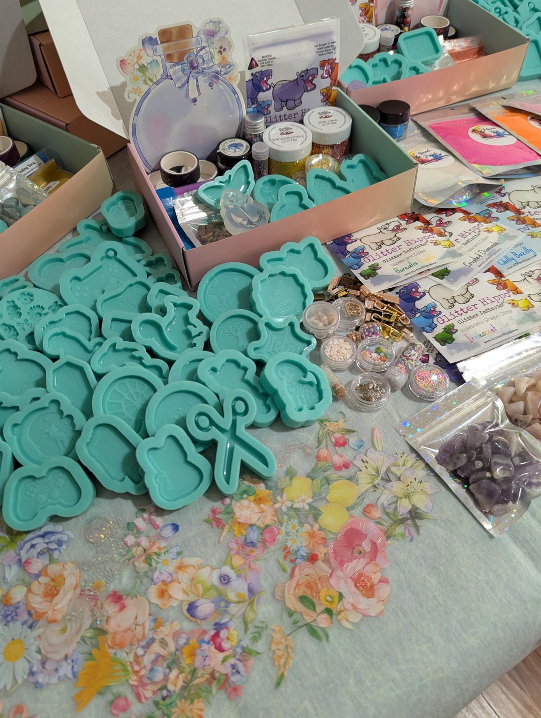 DESTASH BUNDLE BOXES - Resin Molds, Pigments, Glitters, Foils, Charms ...