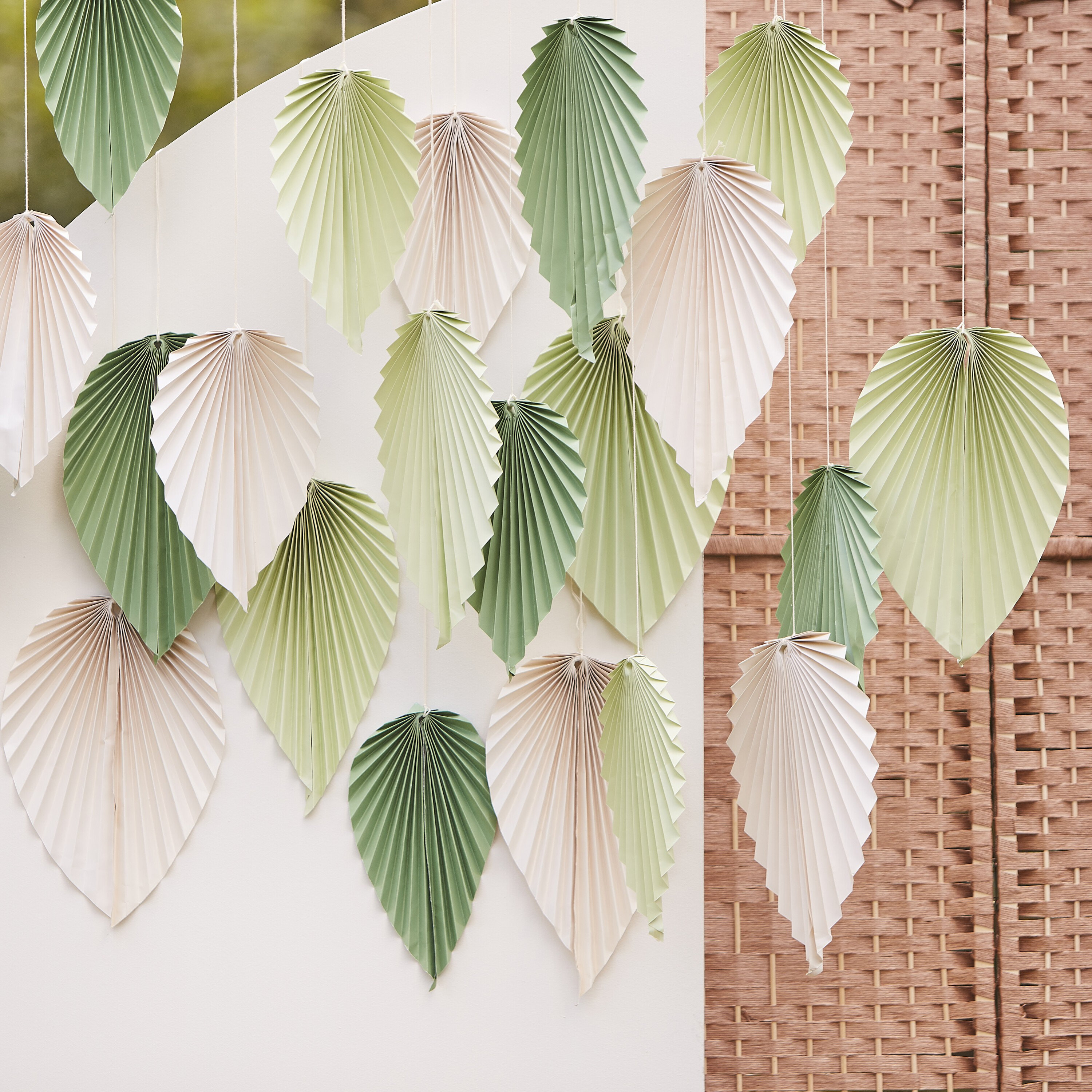25 Sage & Cream Palm Backdrop, 25 Palm Leaves, Eco Friendly Backdrop ...