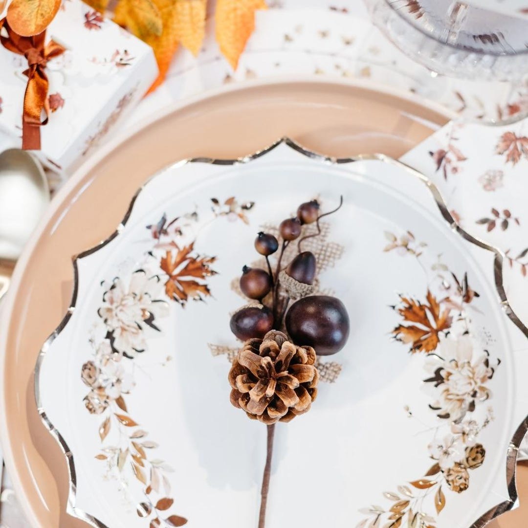 8 Luxurious Paper Plates With Elegant Vintage Floral Pattern, Cream ...