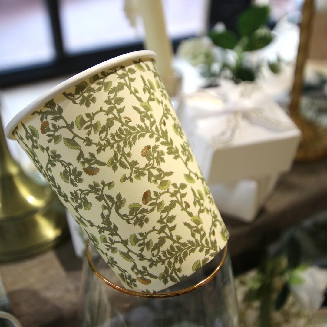 8 Botanical Green and Cream Paper Cups, Pistachio and Cream, 255ml ...