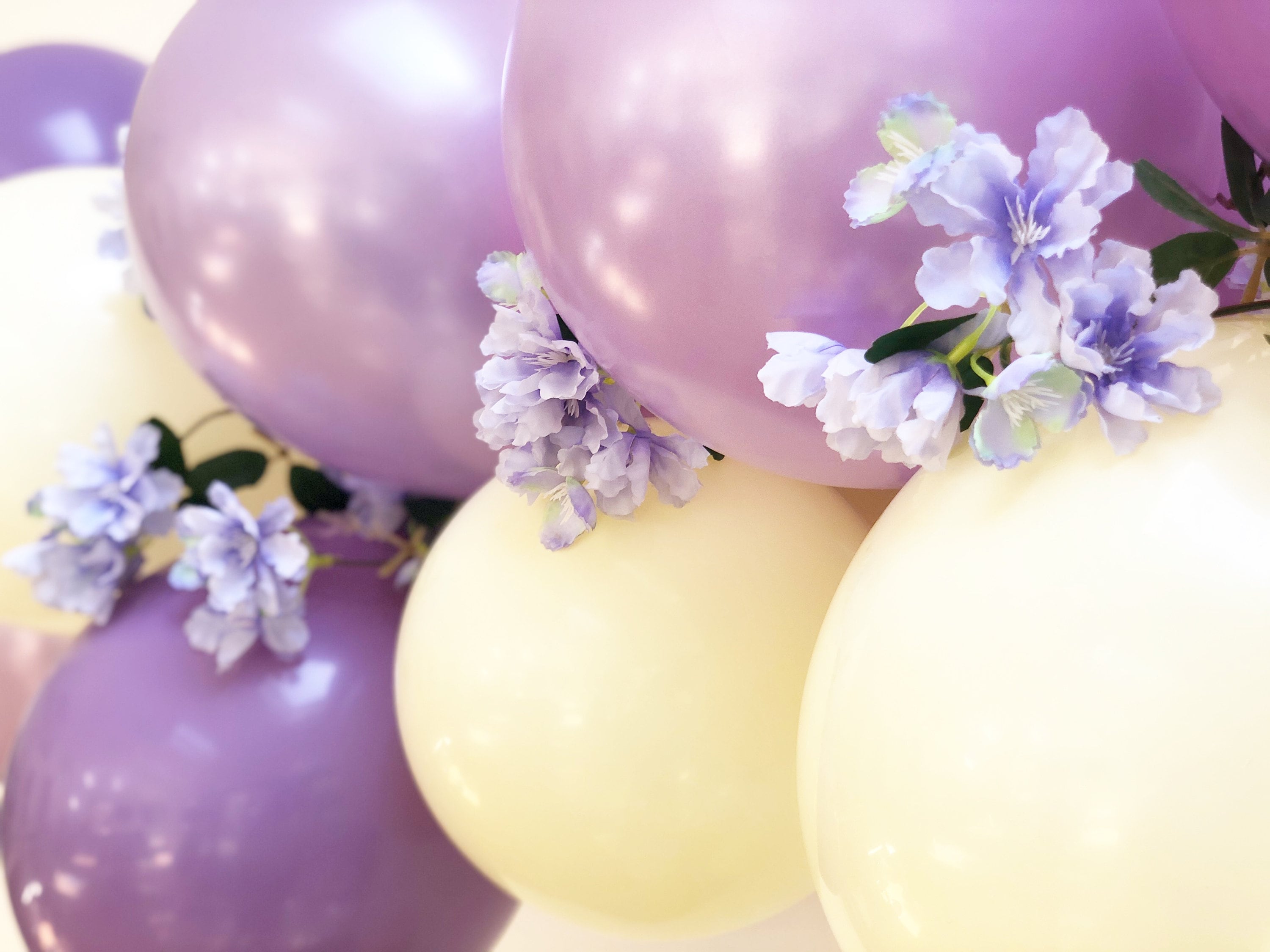 Stunning Lavender Balloon Garland With Flowers, DIY Balloon Garland ...