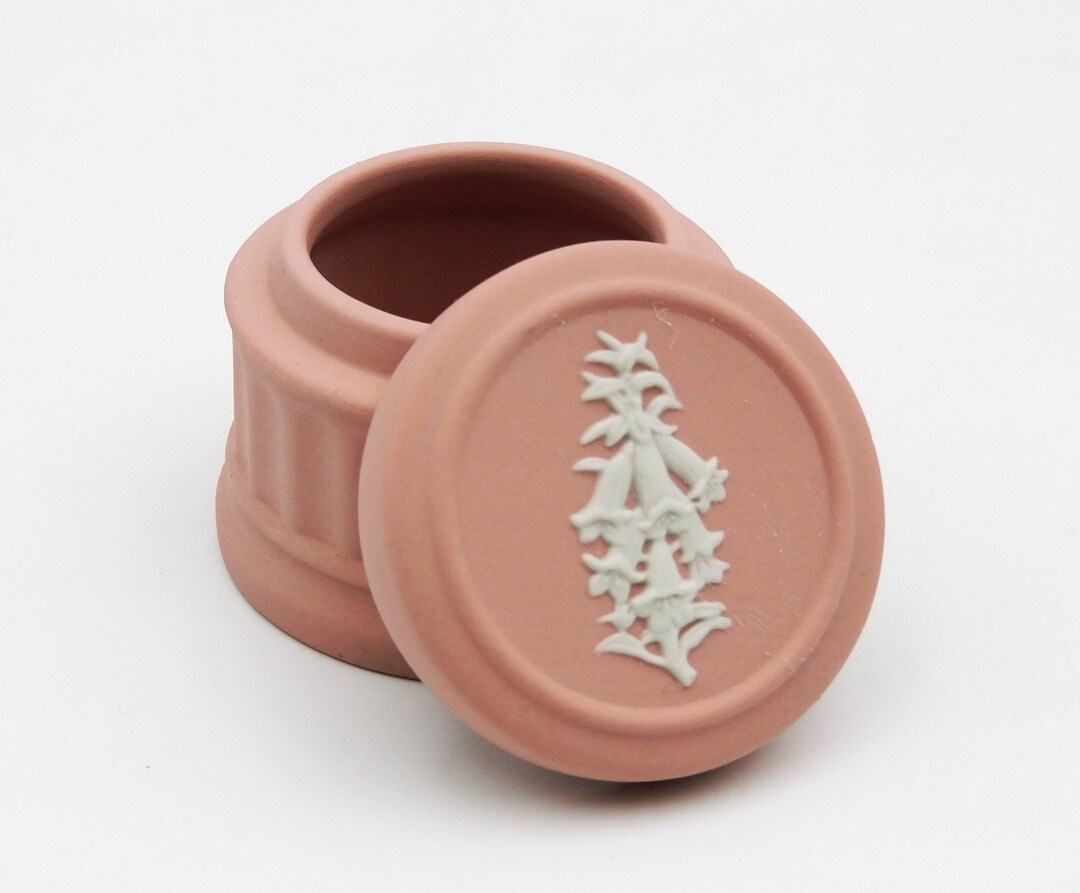 WEDGWOOD pink Jasper Jasperware Pink Heath TRINKET / PILL Box With Box ...