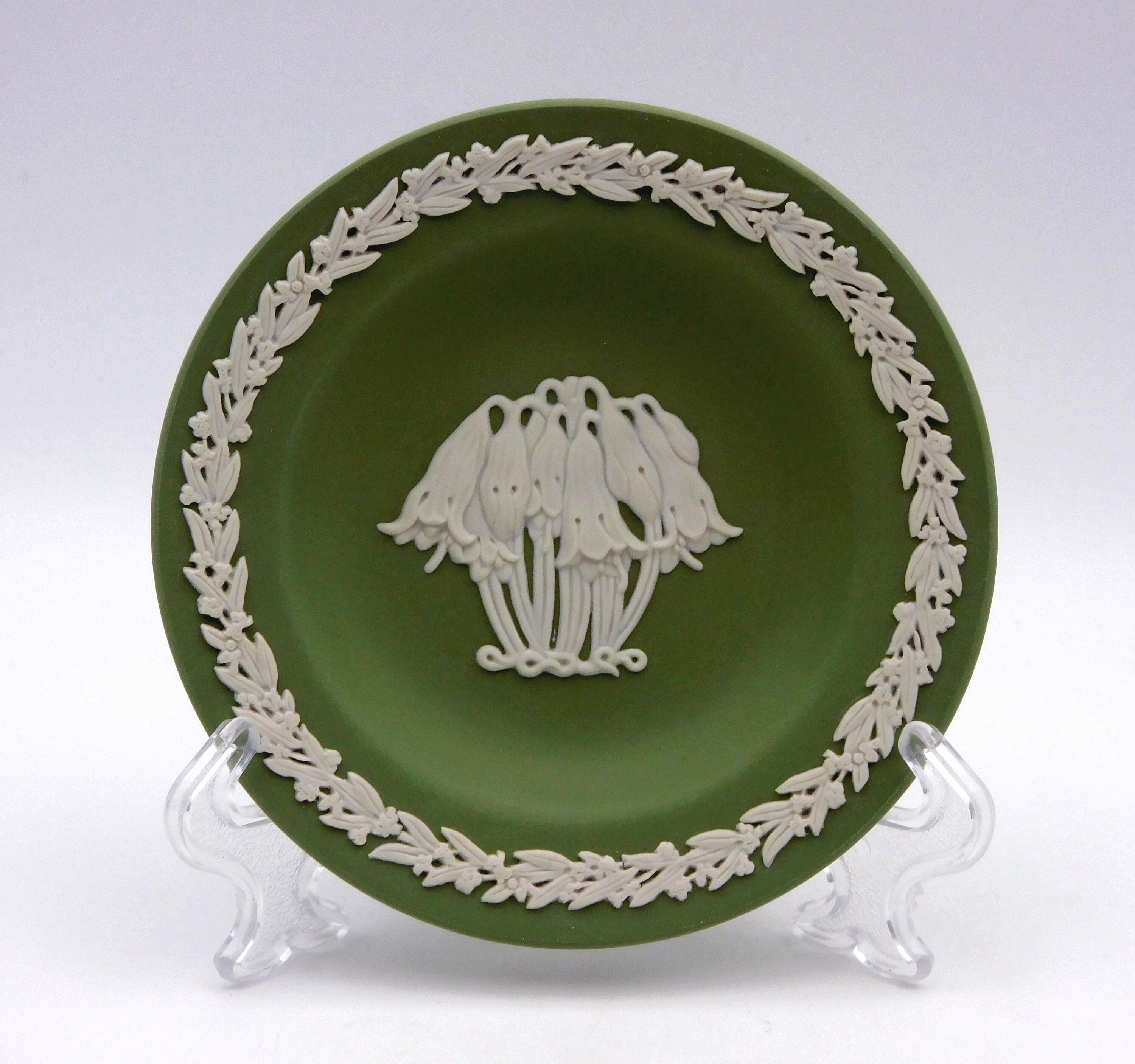 Wedgwood WHITE on Sage green Jasper Ware CHRISTMAS BELLS - Etsy