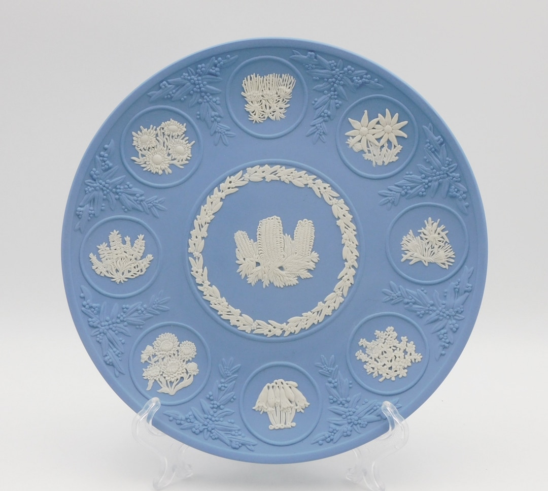 Wedgwood Pale Blue Jasperware AUSTRALIAN FLORA Composite PLATE 21.5cm ...