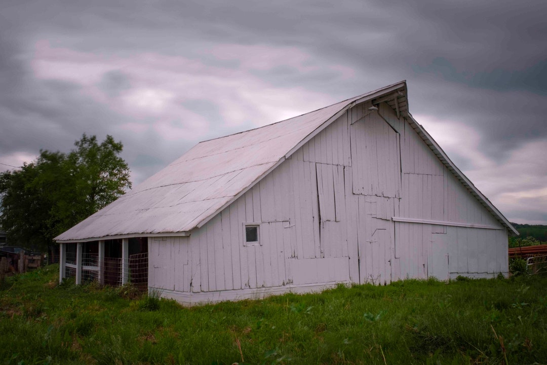 Old White Barn Rustic Nostalgic Rural Midwest Southwest Country Road ...
