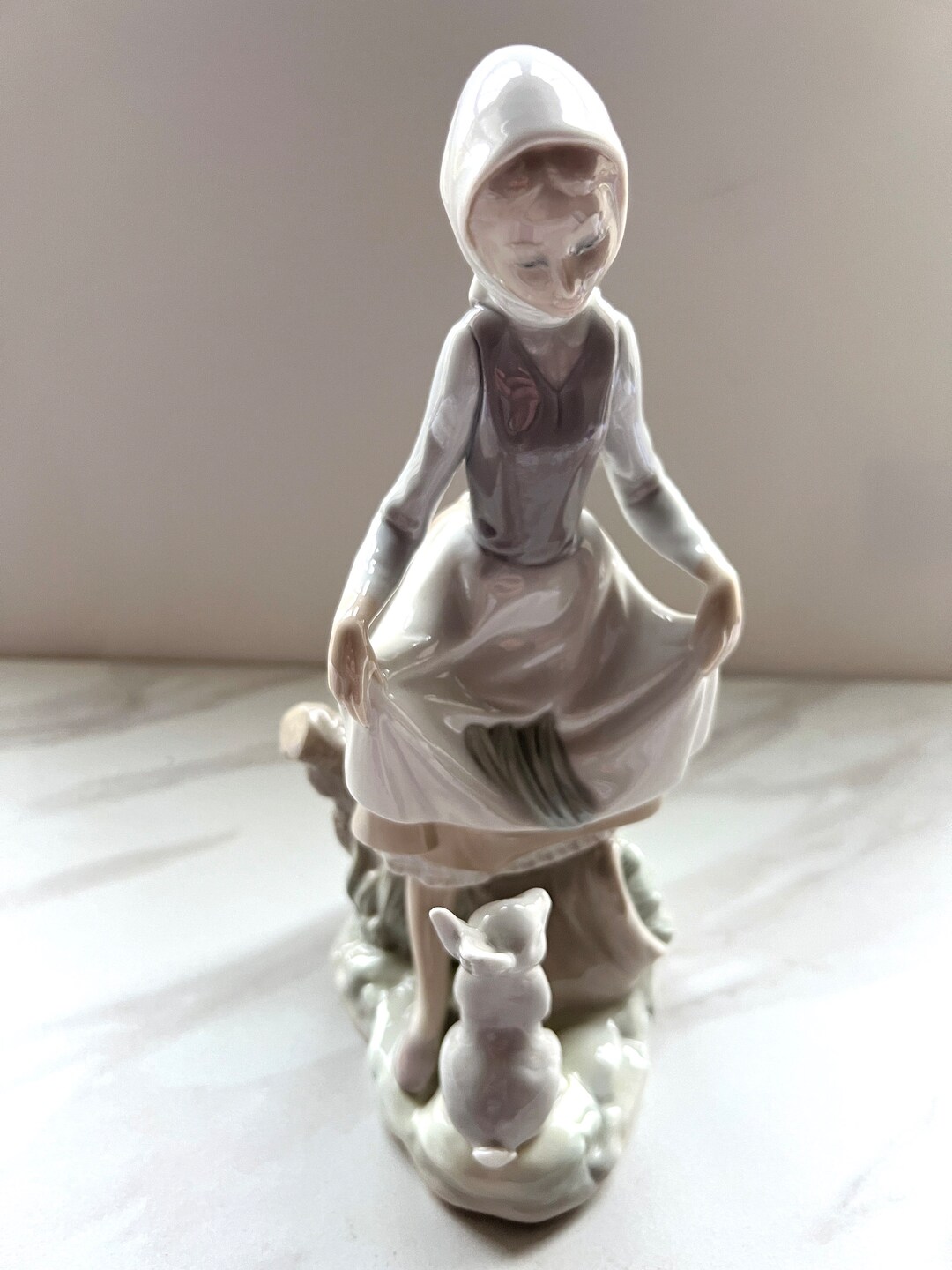 Vintage Lladro Figurine. Rabbit's Food" #4826. This Vintage Figurine is ...