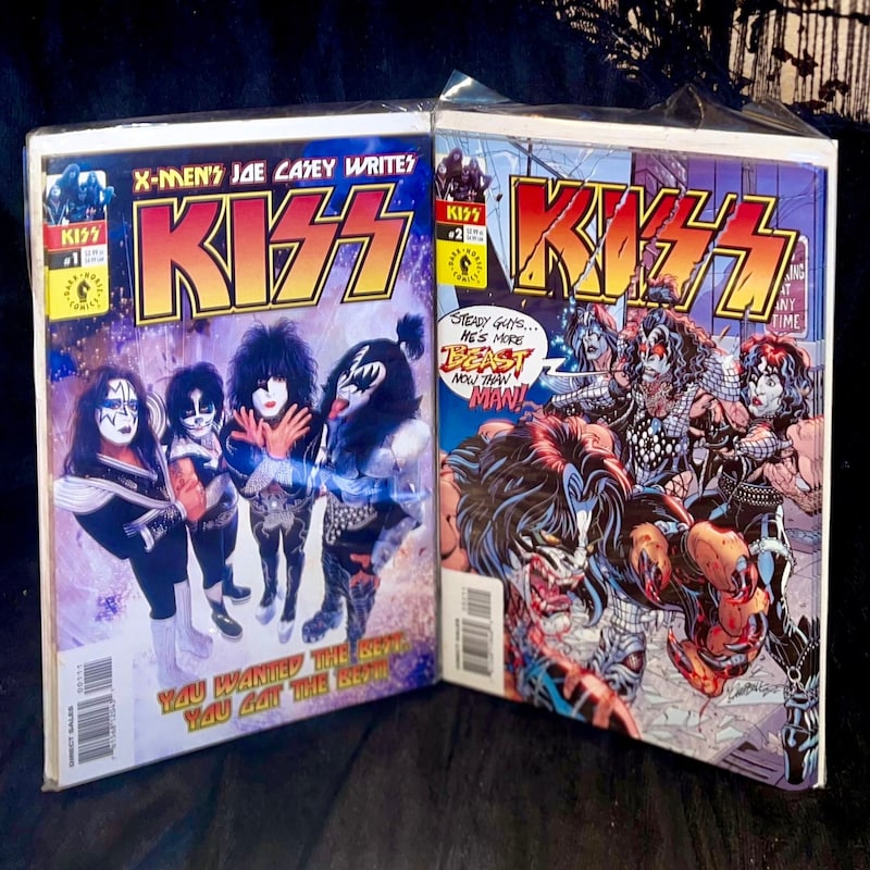 Kissing Comic - Etsy