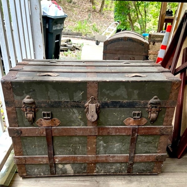 Antique Trunk - Etsy