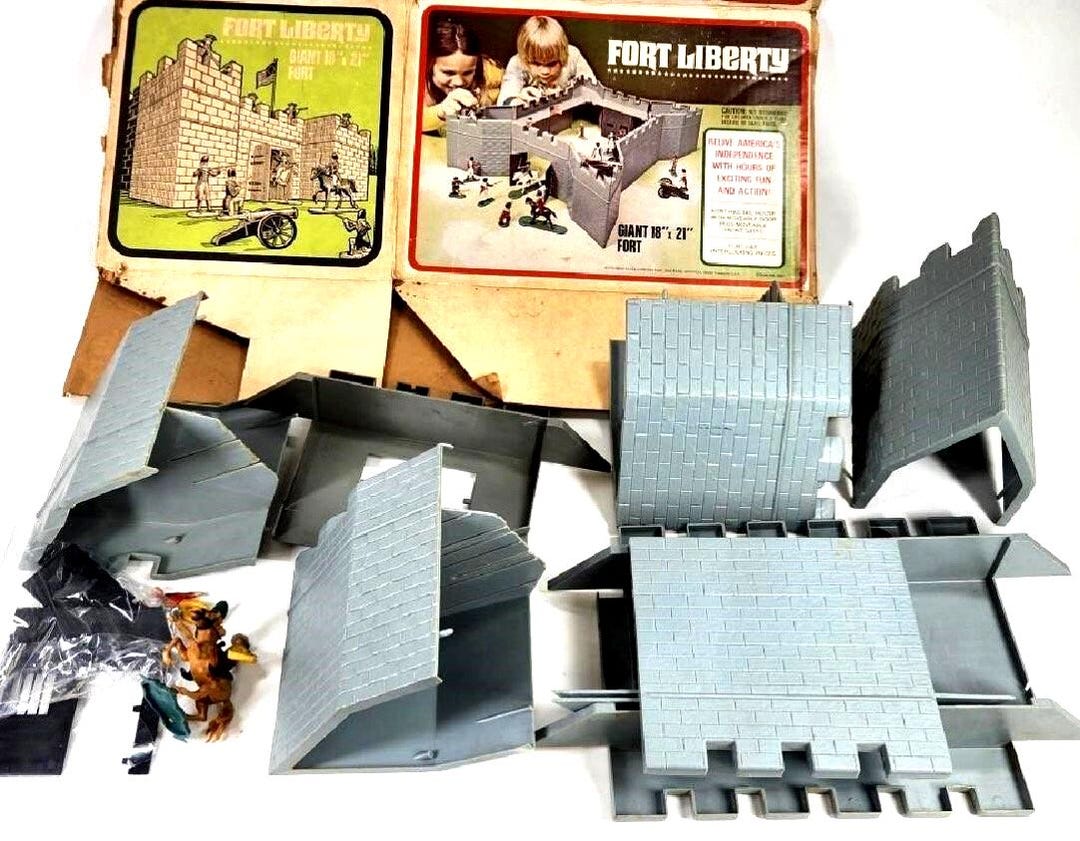 RARE Giant Fort Liberty Playset With Original Box. Remains in Good ...