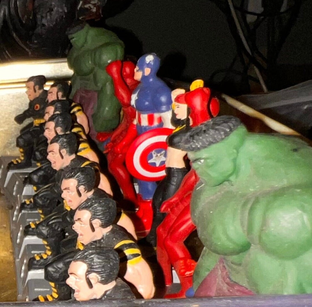 Marvel Chess Pieces Complete Set of 32 Captain America and Co Vs ...