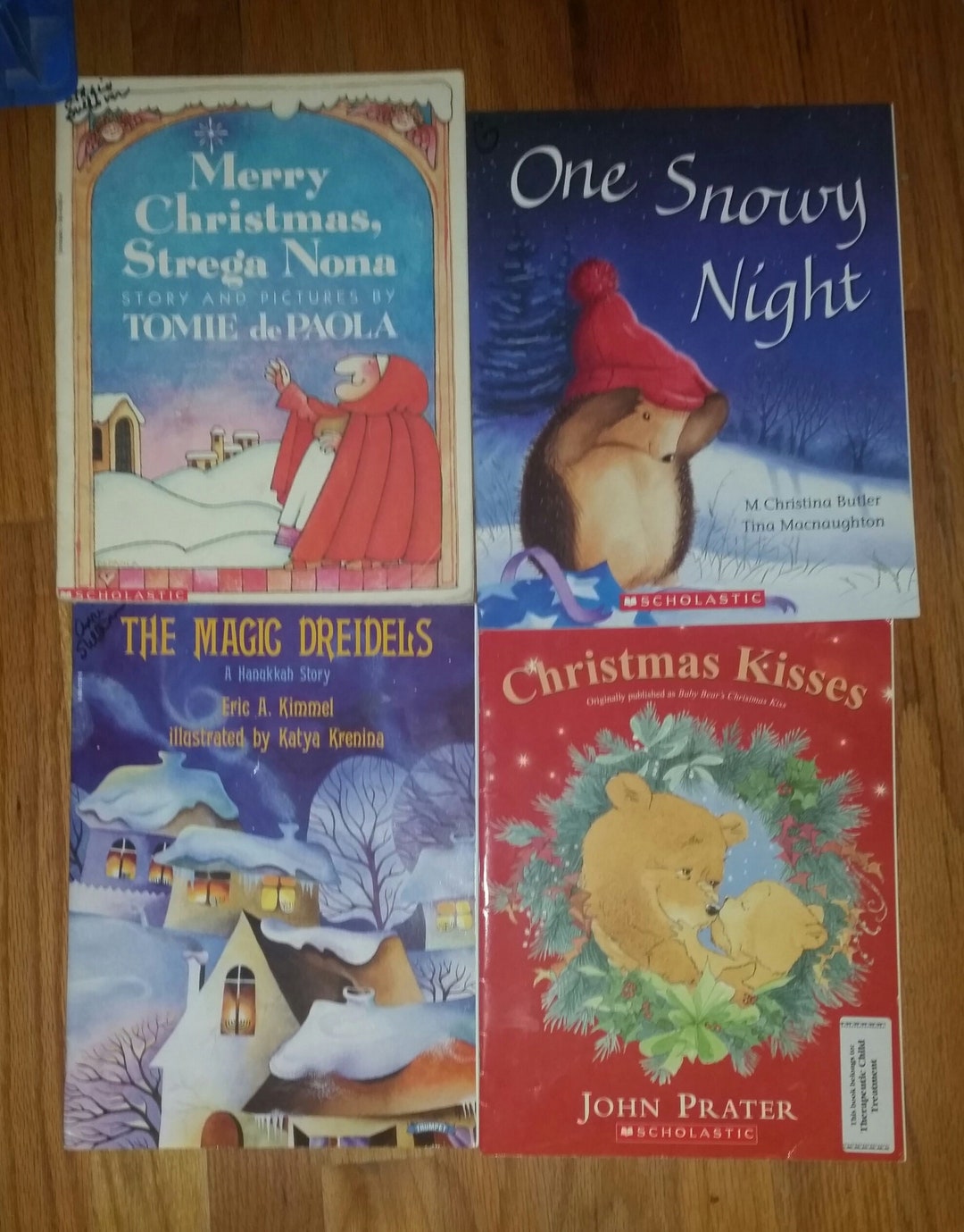Lot of 4 Vintage Christmas Books! Merry Christmas, Strega Nona ...