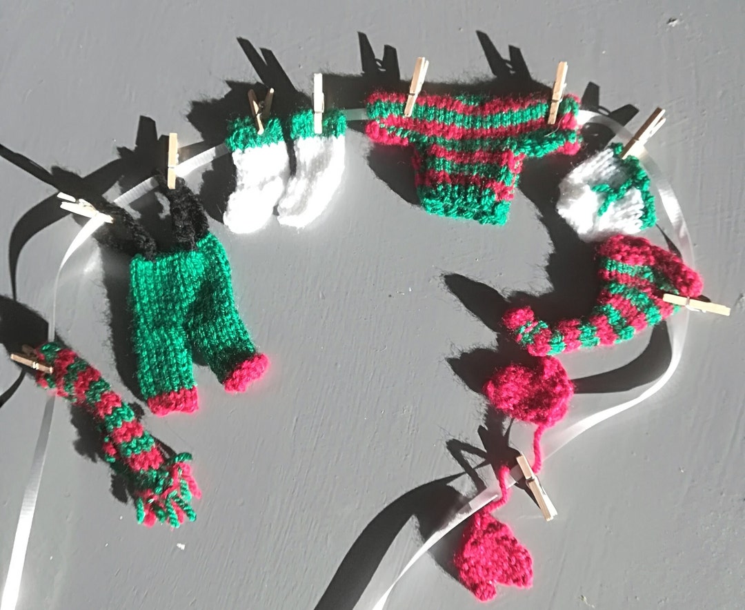 Santa's Elves Washing Line Garland , Hand Knitted Miniature Elves ...