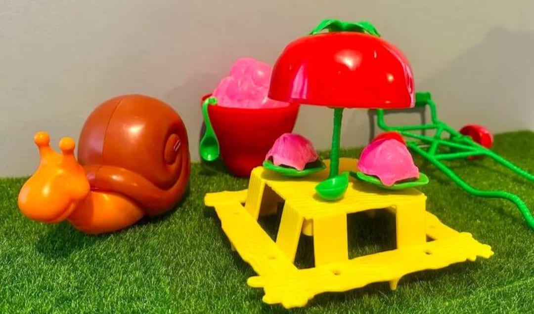 Retro Strawberry Shortcake Snail Cart - Roule-coquille - 1980s Toy - Etsy