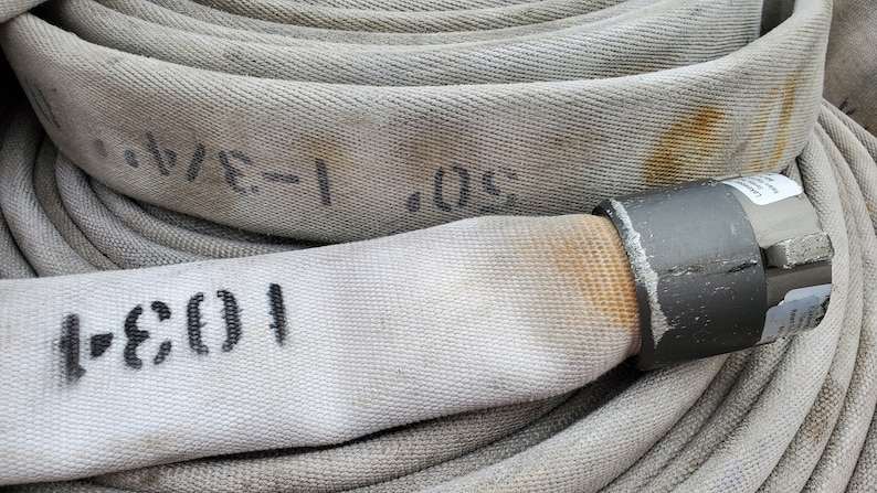 Boyau d'incendie mis hors service AU PIED - 1,5 à 1,75" de diamètre - 3 ...