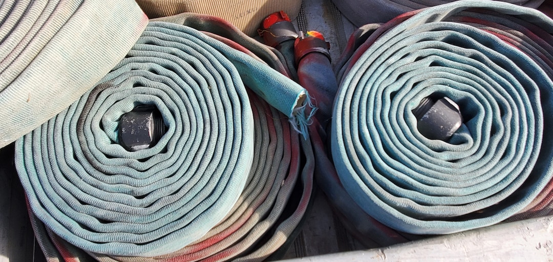 Boyau d'incendie mis hors service AU PIED - 1,5 à 1,75" de diamètre - 3 ...