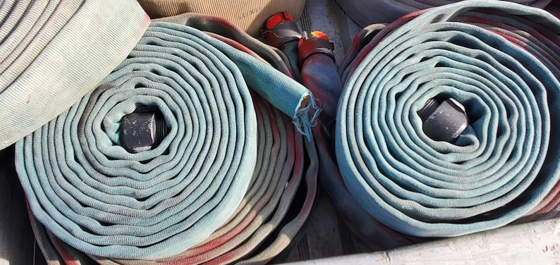 Boyau d'incendie mis hors service AU PIED - 1,5 à 1,75" de diamètre - 3 ...