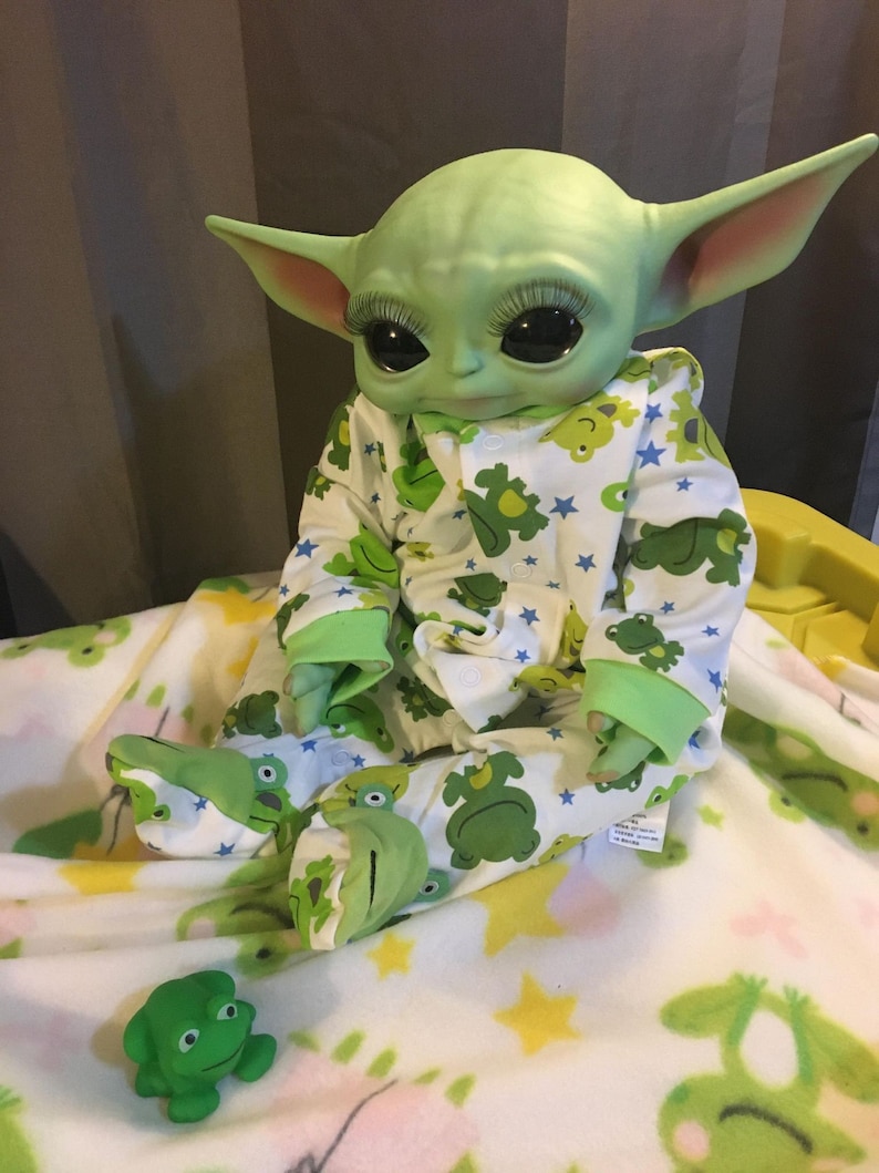 Green Alien Mandalorian Baby - Etsy