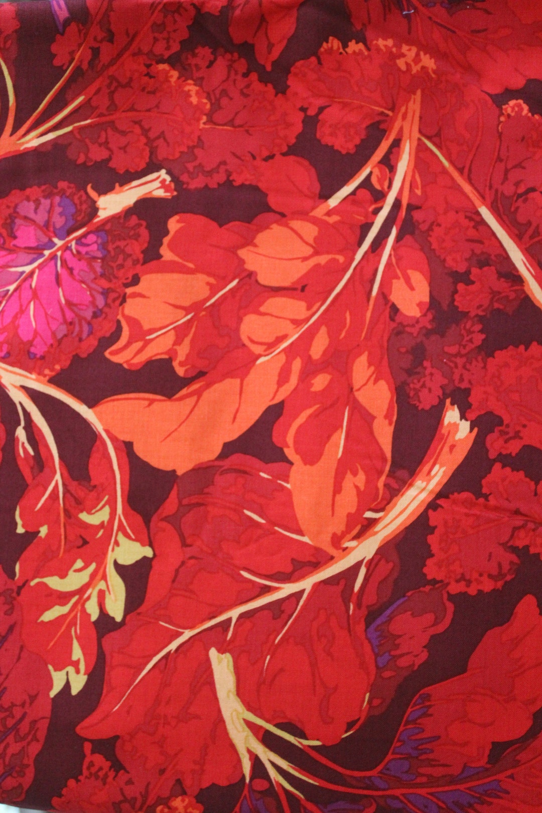 Martha Negley PWMN065 / MN05 Veggie Leaves red Fabric for - Etsy