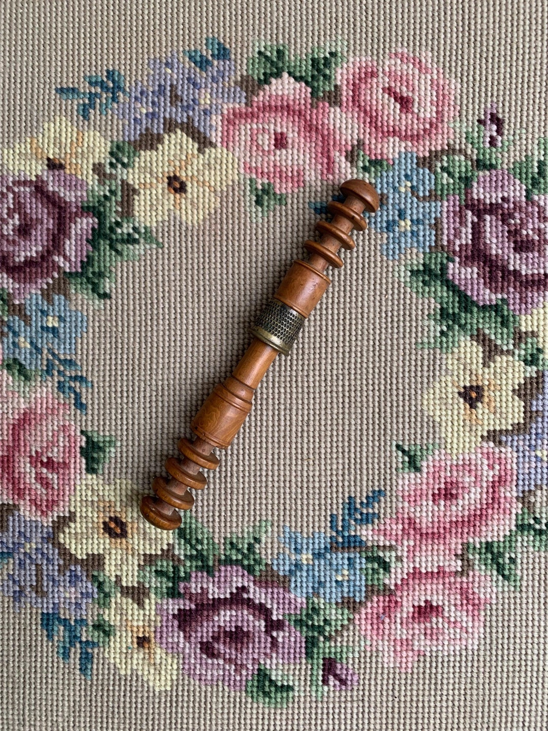 Antique Double-ended Wooden Thread Winder With Needlecase and Thimble ...