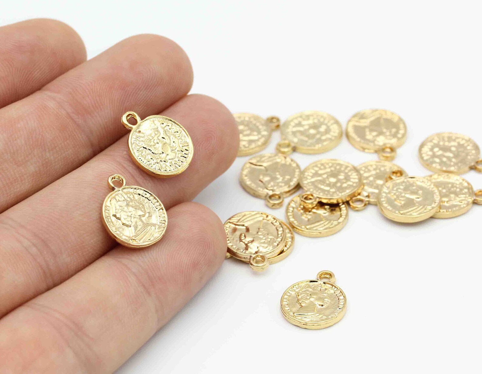 12x15mm 24k Shiny Gold Elizabeth Pendant, Queen Elizabeth Pendant ...