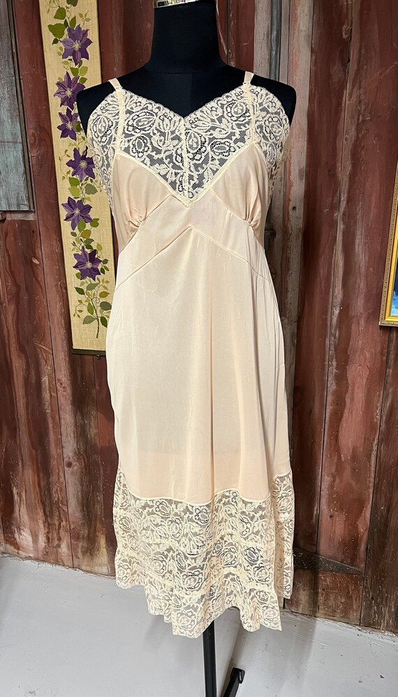 PINK FULL SLIP LACE BUST & BACK & HEM BEAUTIFUL SEAMP… - Gem