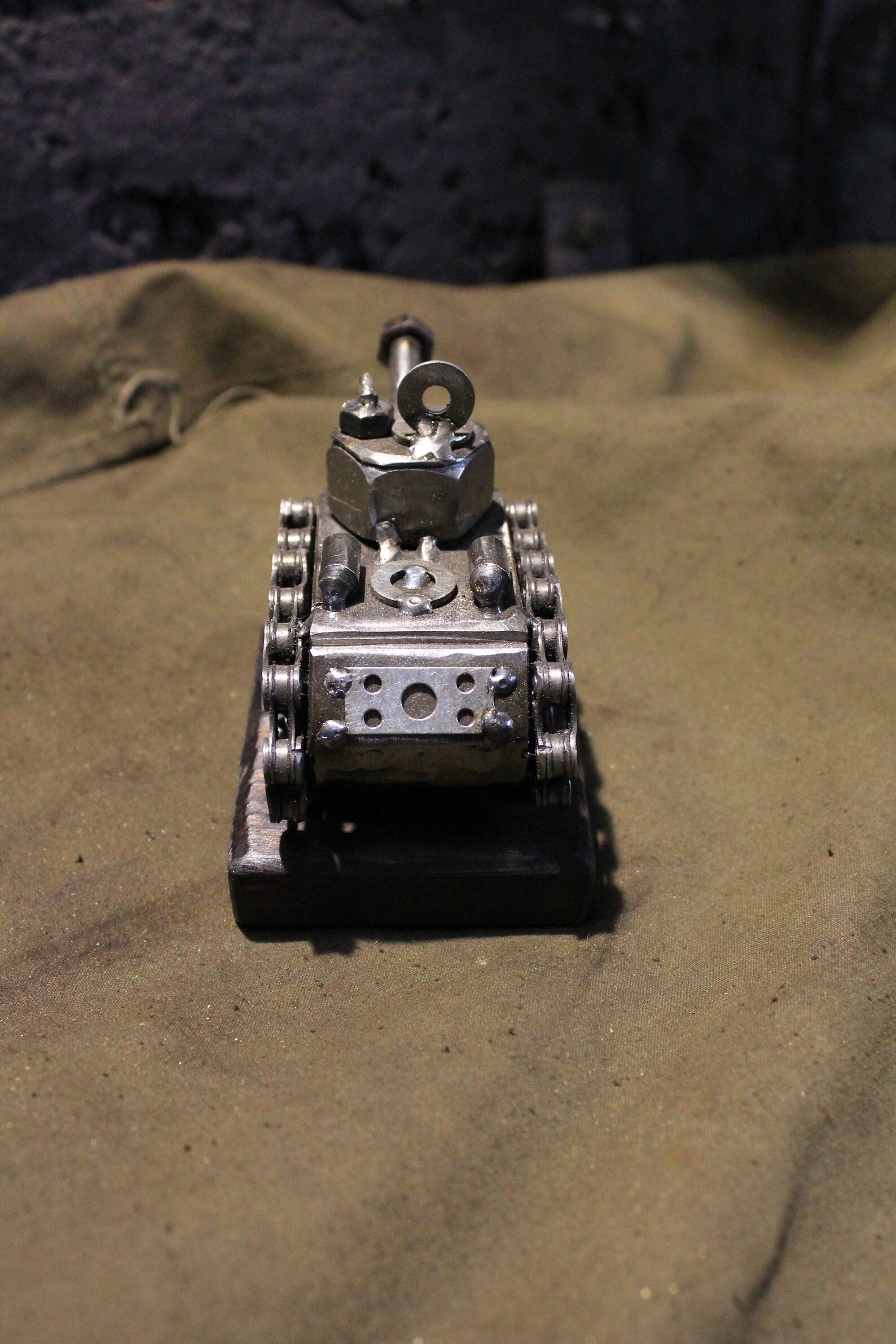 Metal Art Tank-Scrap / Metal-Moving /Metal tank / Army / | Etsy