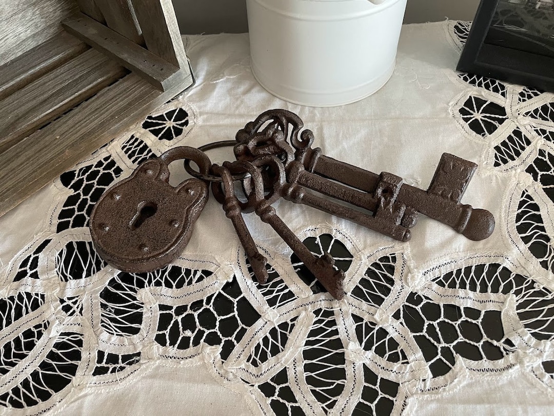 Antique Style Lock and Skeleton Keys Vintage Garden Decor Home Accent ...