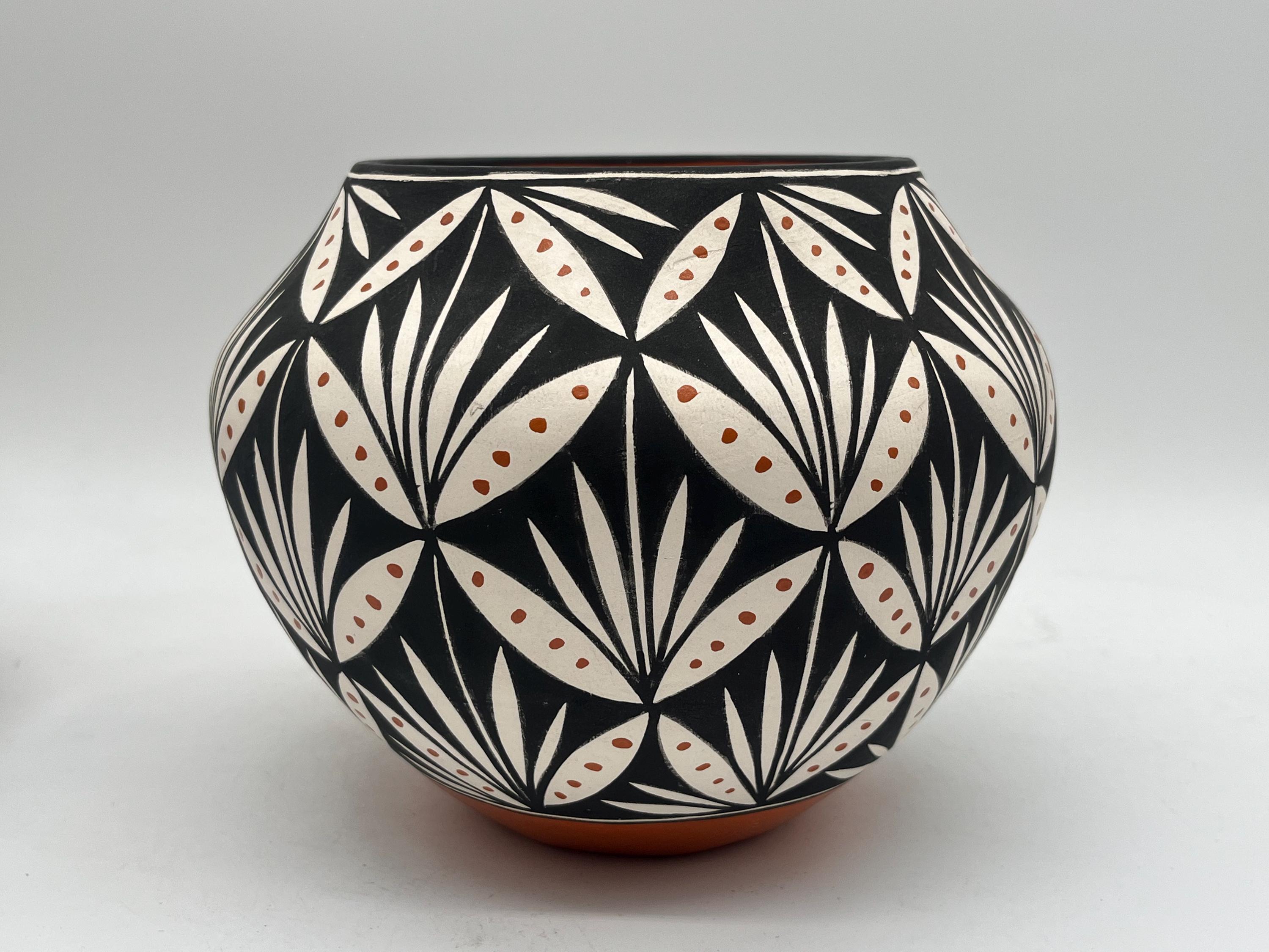Native American Acoma Pottery Vase Loretta Garcia - Etsy