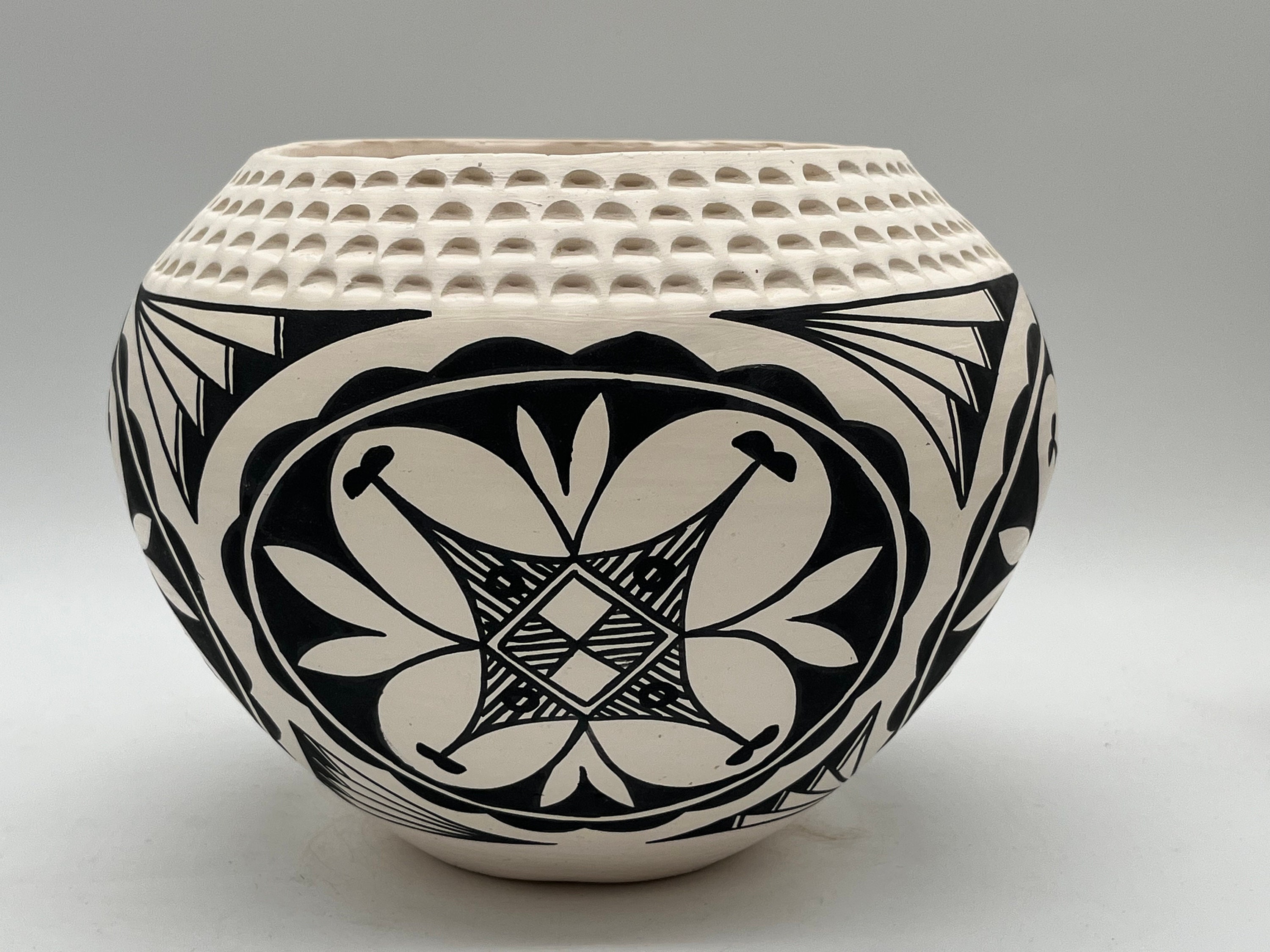 Native American Acoma Pottery Vase Dylene Cheromiah - Etsy