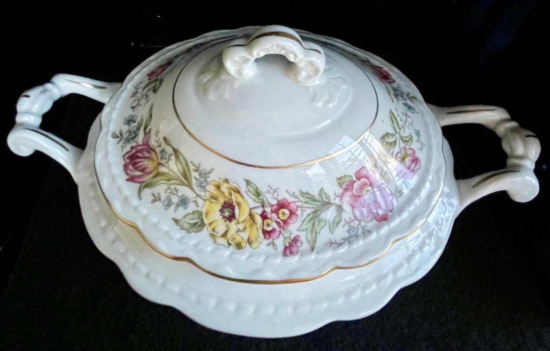 Free Shipping Vintage 1955 Royal Jackson, Lady Mayfair Oval Covered ...