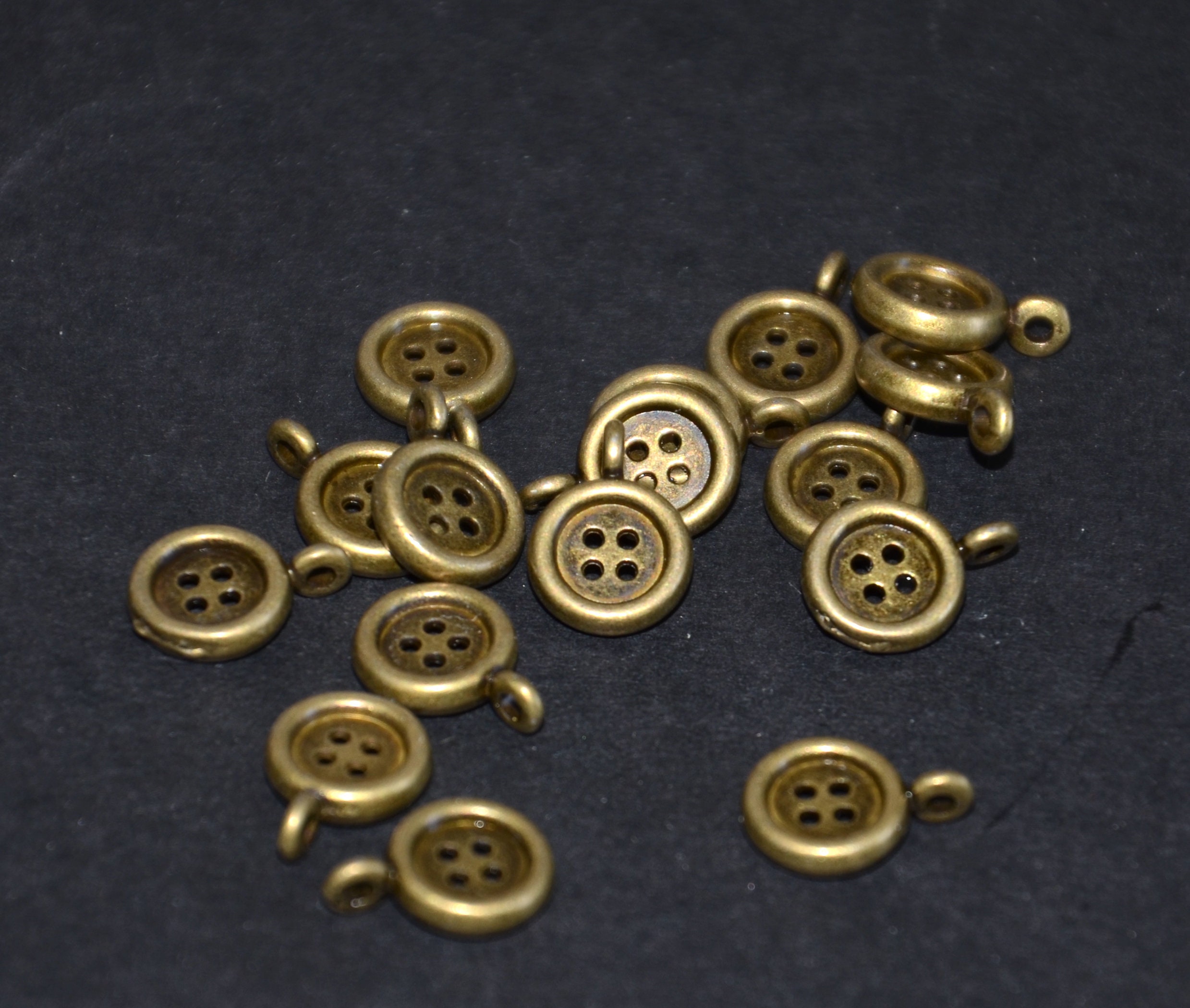 Ein Satz von 20g geschnitzt Bronze Knopf Charms-kleine Knopf | Etsy