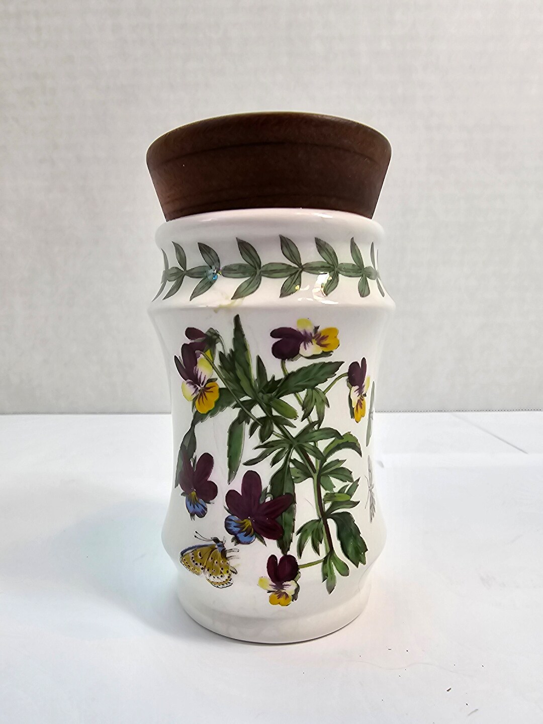 Portmeirion Botanic Garden Viola Grip Spice Jar With Wooden Lid ...