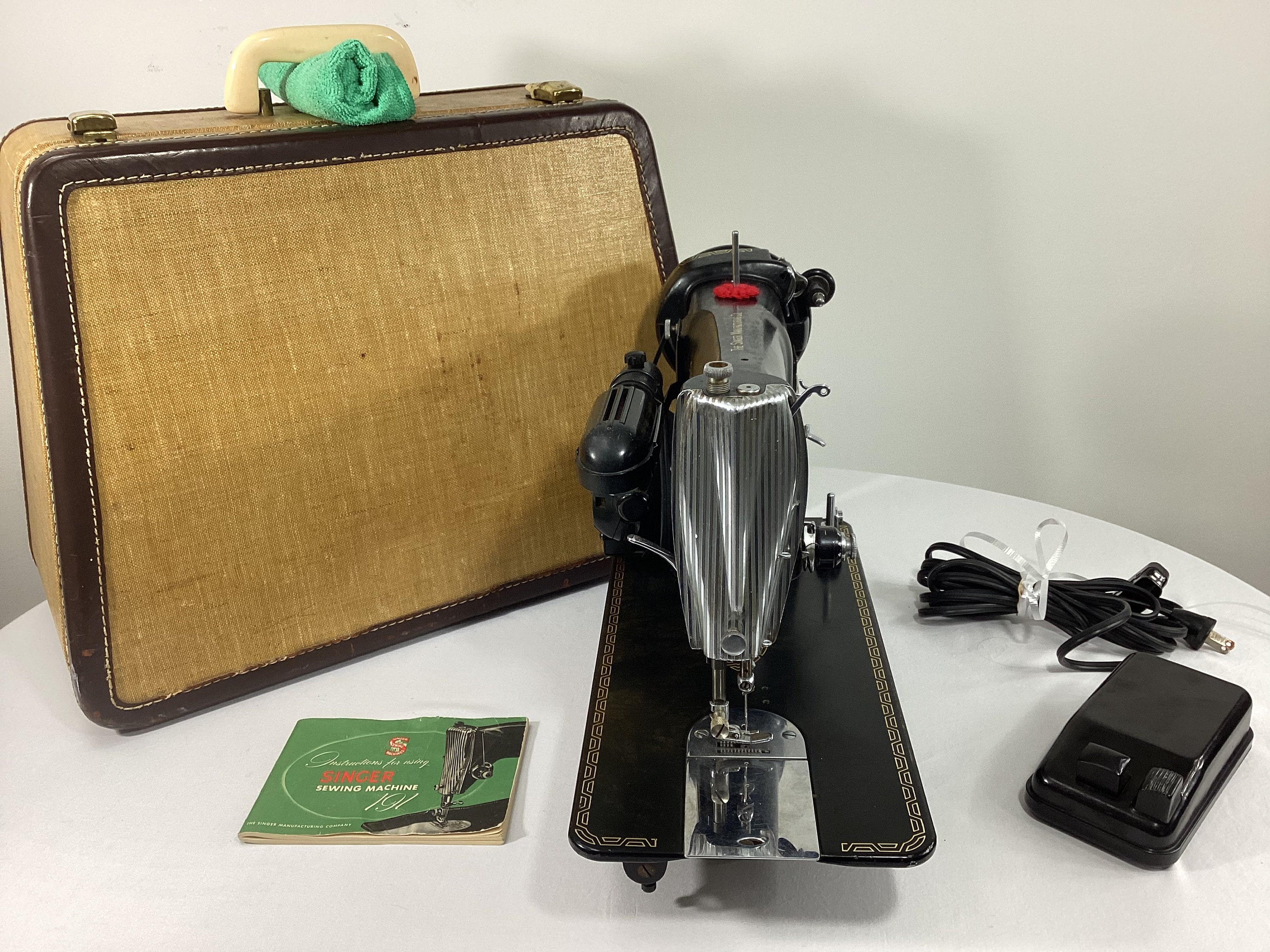 RARE Beauty. VTG Singer 191J Sewing Machine W/case - Etsy Canada