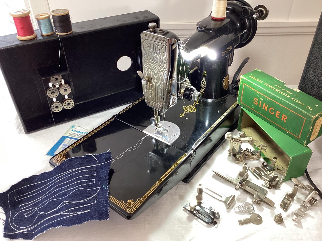 Made in Canada - Lovely 1950 Singer FEATHERWEIGHT Sewing Machine ...