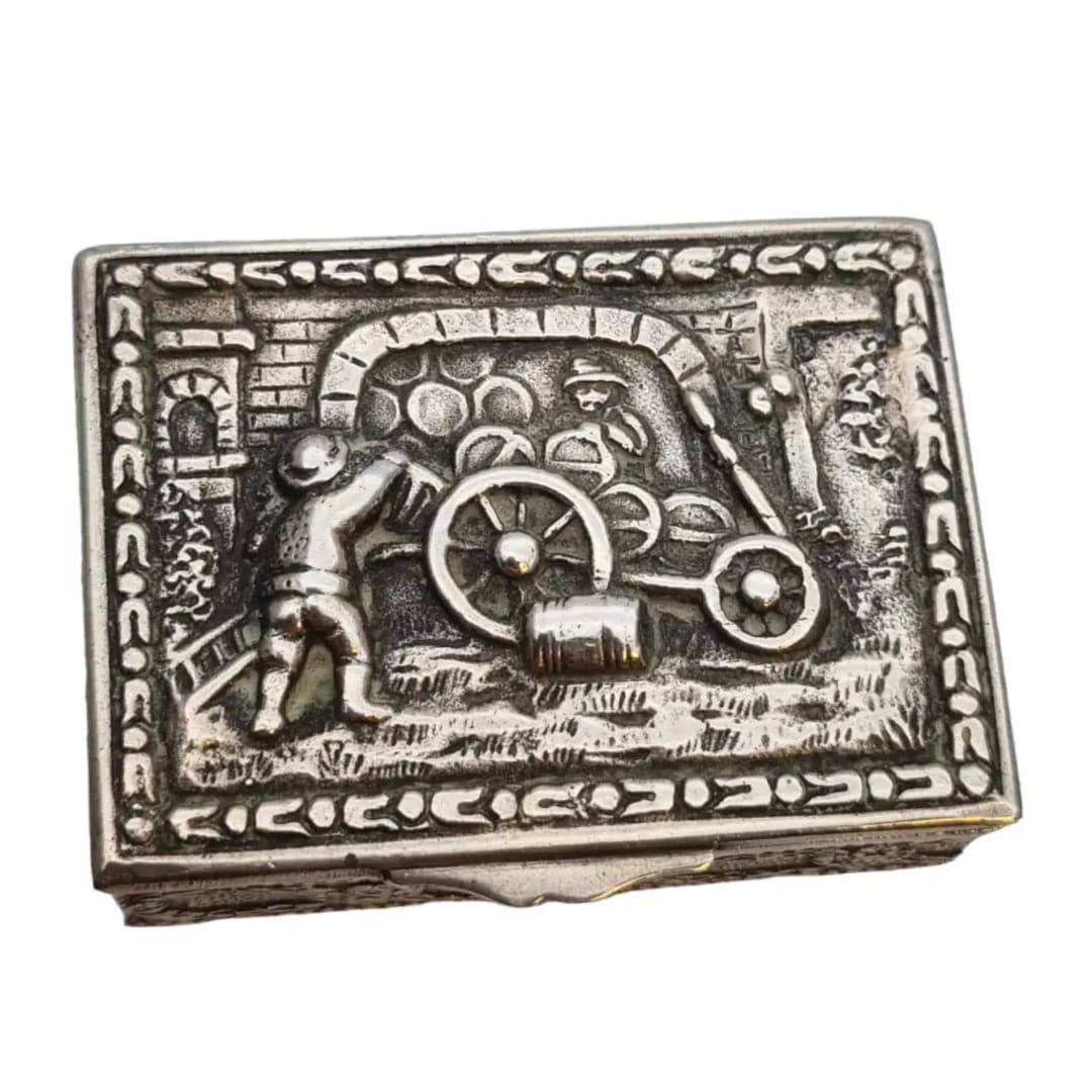 Silver Box and Exquisite Punching With a Traditional Scene, 925 ...