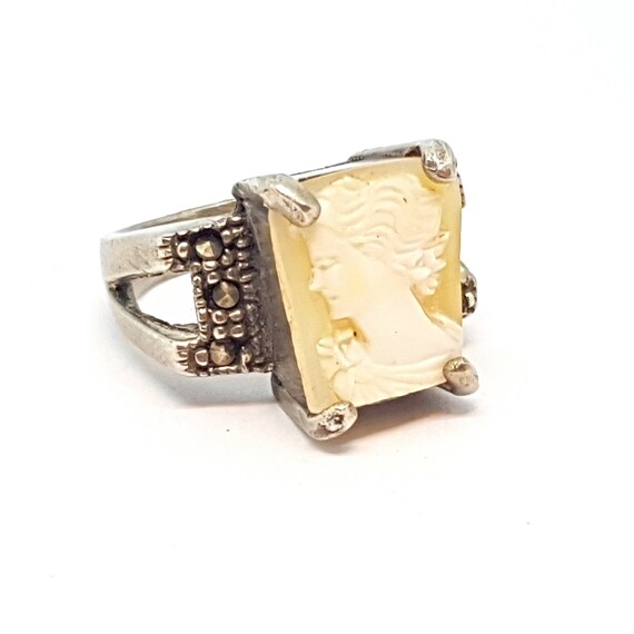 Large square carved shell cameo ring, sterling silver… - Gem