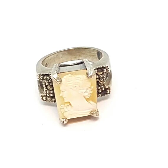 Large square carved shell cameo ring, sterling silver… - Gem