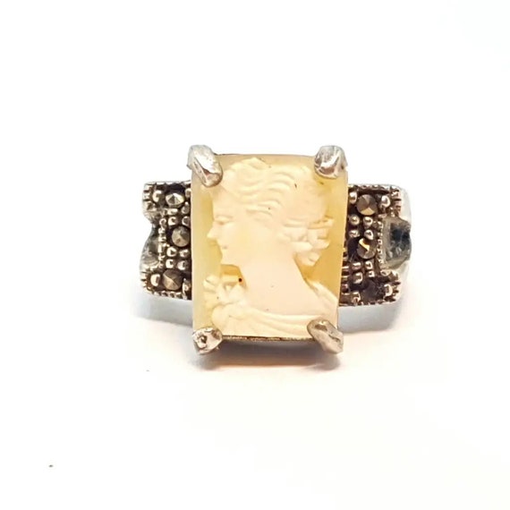 Large square carved shell cameo ring, sterling silver… - Gem
