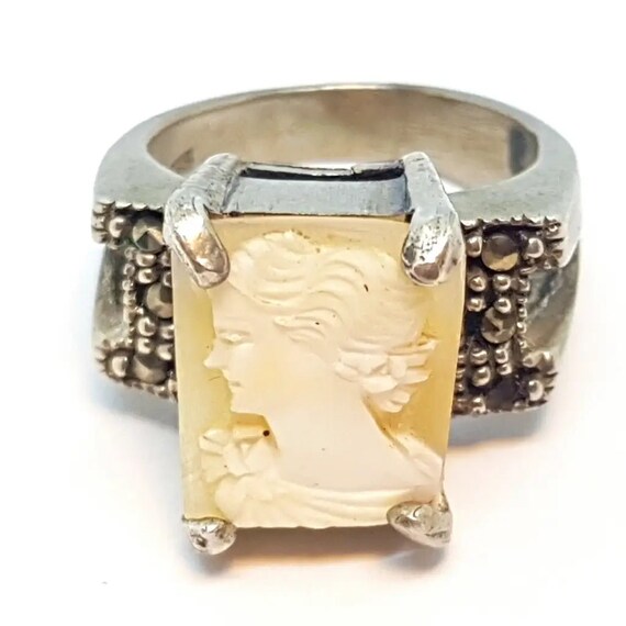 Large square carved shell cameo ring, sterling silver… - Gem