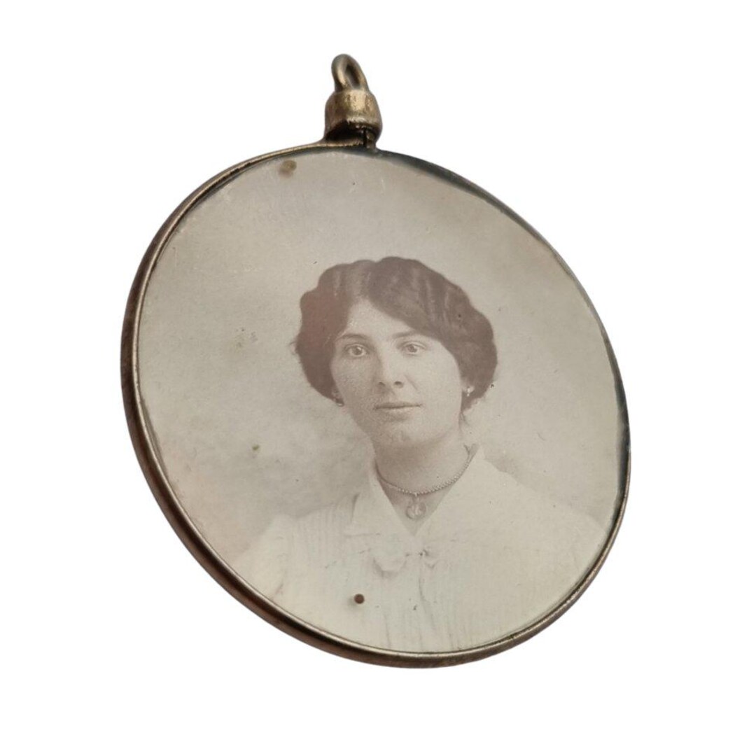 1920s Locket Photo Frame, Round Design, Ideal for Collectors, Retro ...