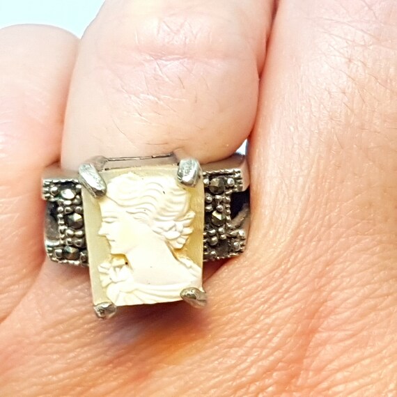 Large square carved shell cameo ring, sterling silver… - Gem