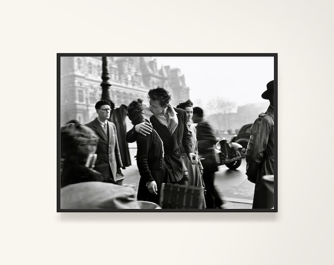 Kiss by the Hôtel De Ville Robert Doisneau Photography French Paris ...