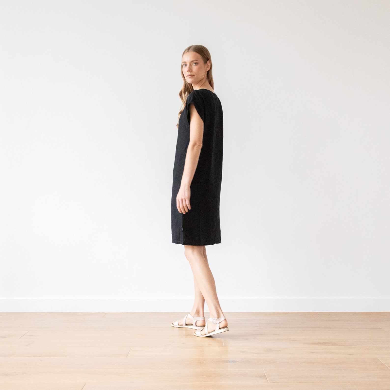 Linen Tunic Dress Short Sleeves With Pockets in Black. Loose-fitting ...
