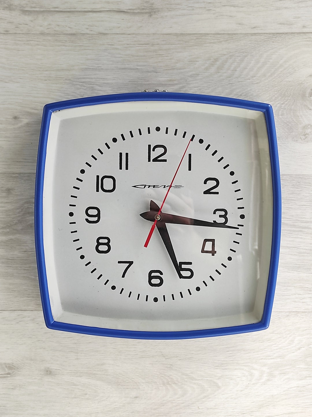11" * 11" Factory Wall Clock Square Shape Blue Color Shcool Wall Clock ...