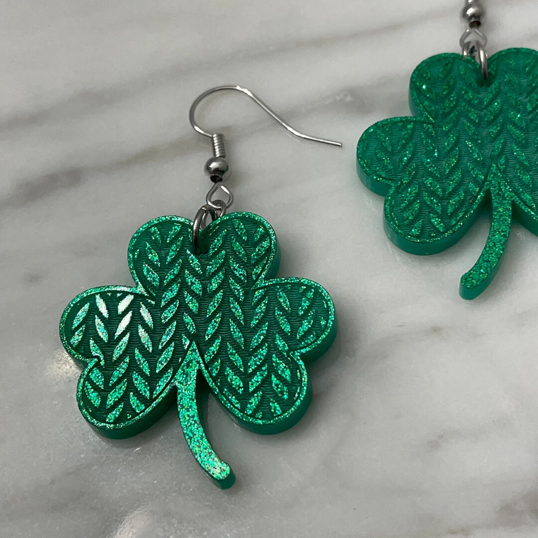 Gewebte Strickmuster Gravierte Kleeblatt Ohrringe - St. Patrick's Day - Kleeblatt - Pullover ...