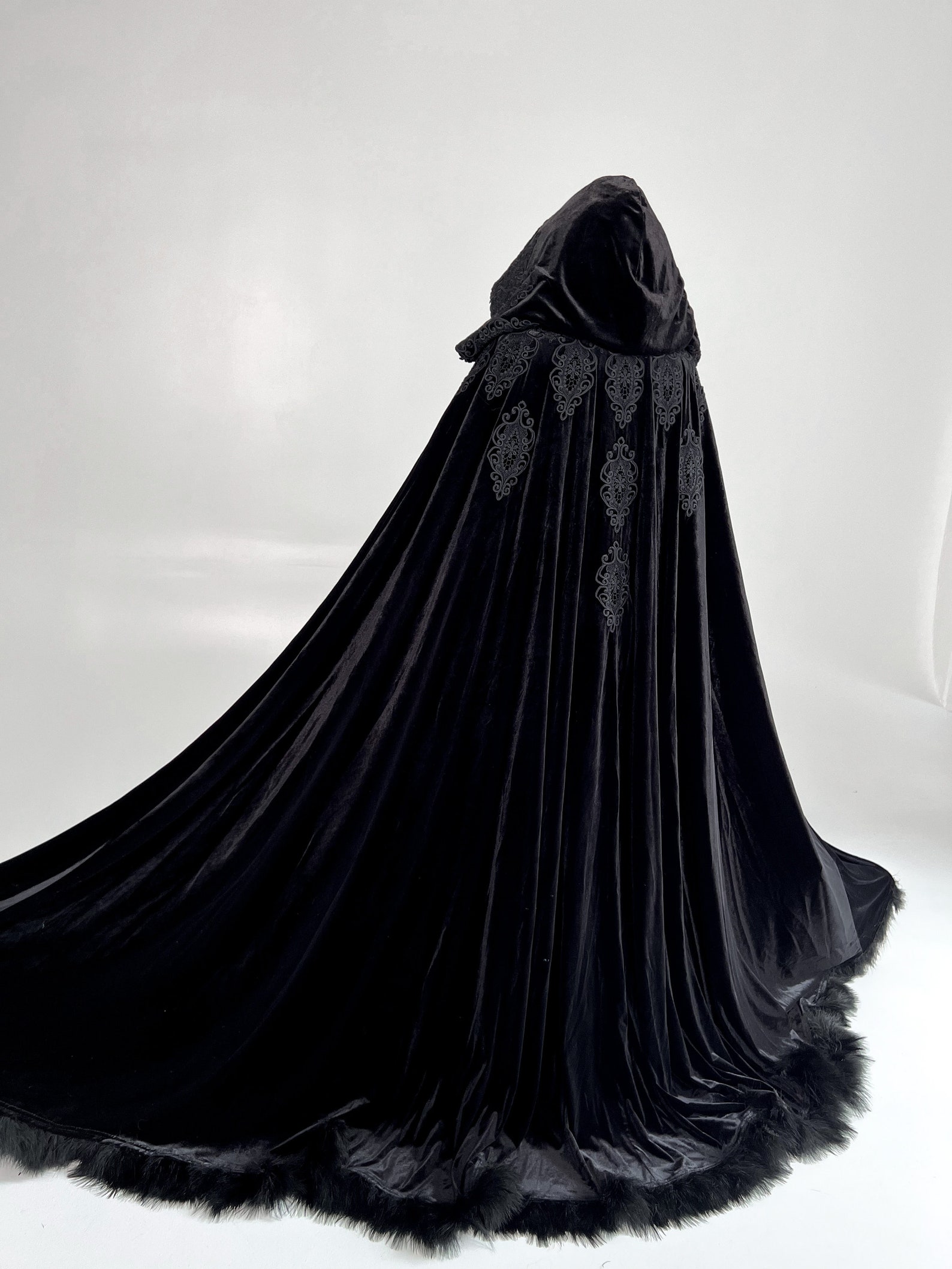 Black Halloween Cape Velvet Hooded Cloak Witch Cape Feathers Medieval ...