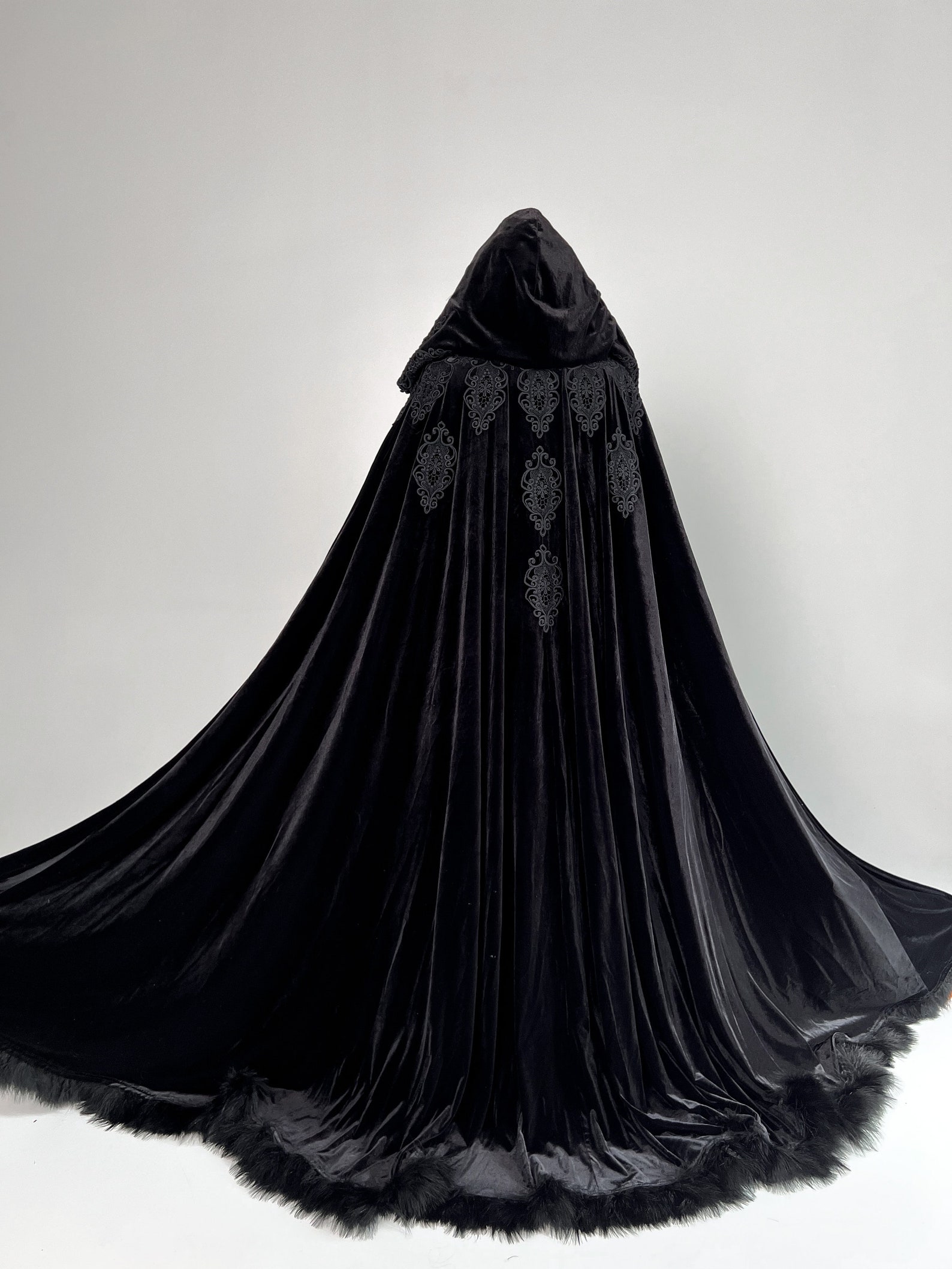 Black Halloween Cape Velvet Hooded Cloak Witch Cape Feathers Medieval ...